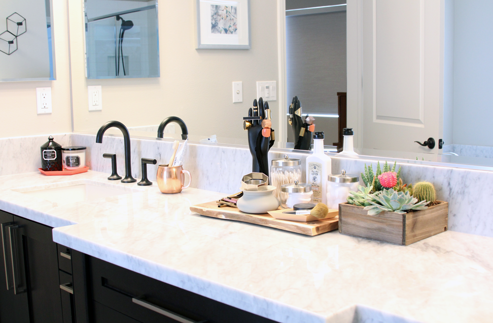 6 Easy Ways to Clear Out Bathroom Clutter This Weekend 6 Easy Ways to Clear Out Bathroom Clutter This Weekend